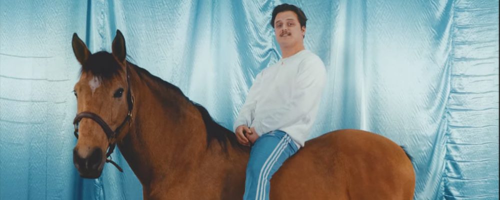 Yihaaa! Glints Returns with Extremely Fun Single 'Gold Veins'