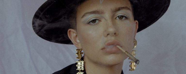 World Premiere: Lili Kendall's Incredible Single 'lonely empress'